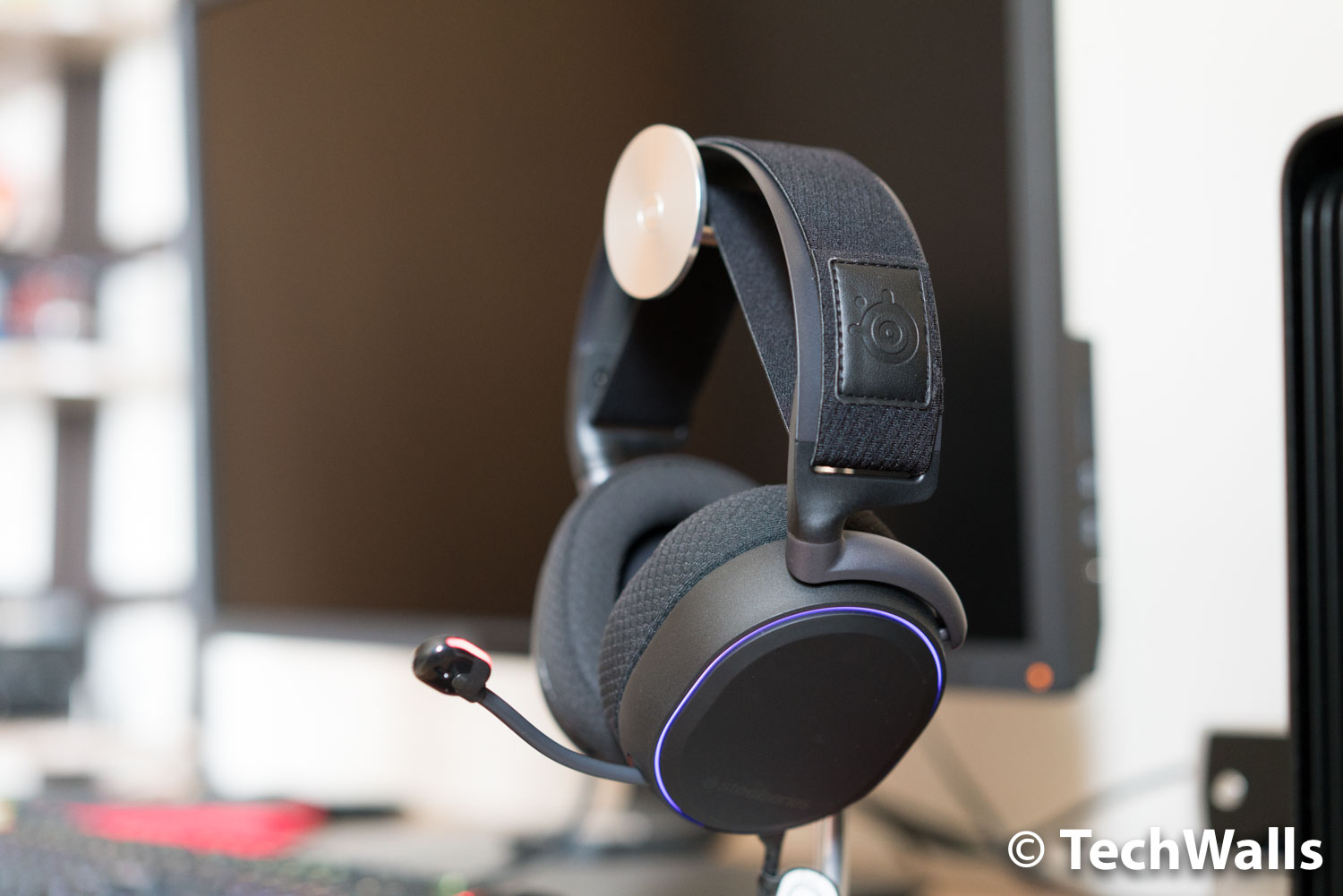 SteelSeries Arctis Pro + GameDAC Gaming Headset Review - TechWalls