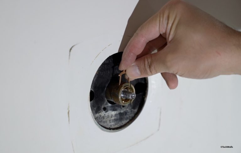 How to Replace The Stuck Retainer Clip on the Moen 1200 Shower ...