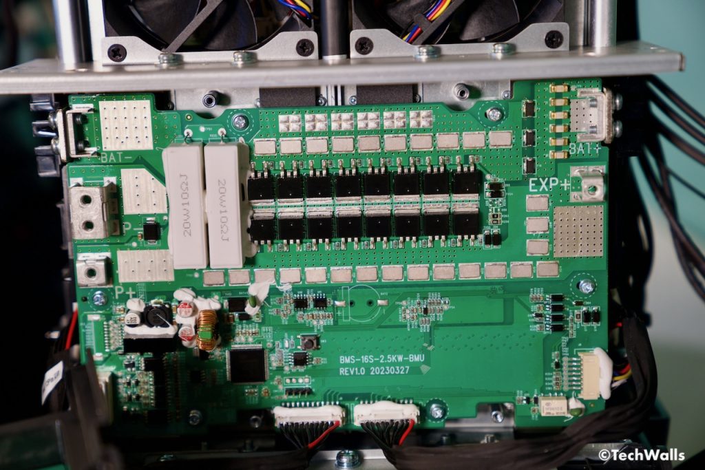 CE-LINK 3,000W Teardown - What's Inside the Power Station? - TechWalls