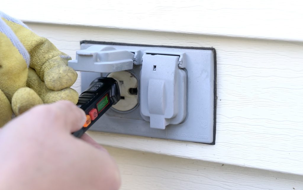 How to Install an Outdoor Outlet Cover - Using Sealproof 1-Gang ...