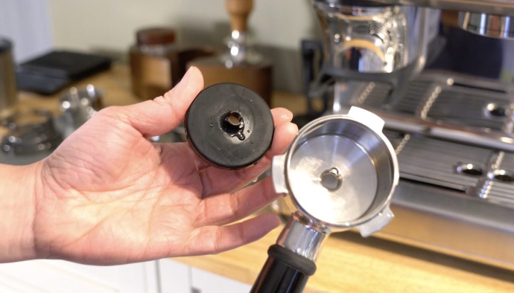 How to Remove the Black Plastic Insert in Breville Portafilter - TechWalls