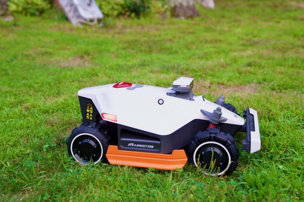 Mammotion LUBA 2 AWD 5000HX Review - Premium Robot Lawn Mower for Large ...