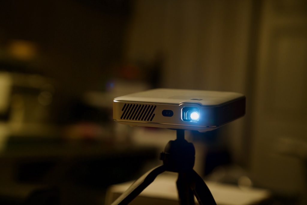 Kodak Luma 500 Review - An Impressive Mini Projector with Native 1080p ...